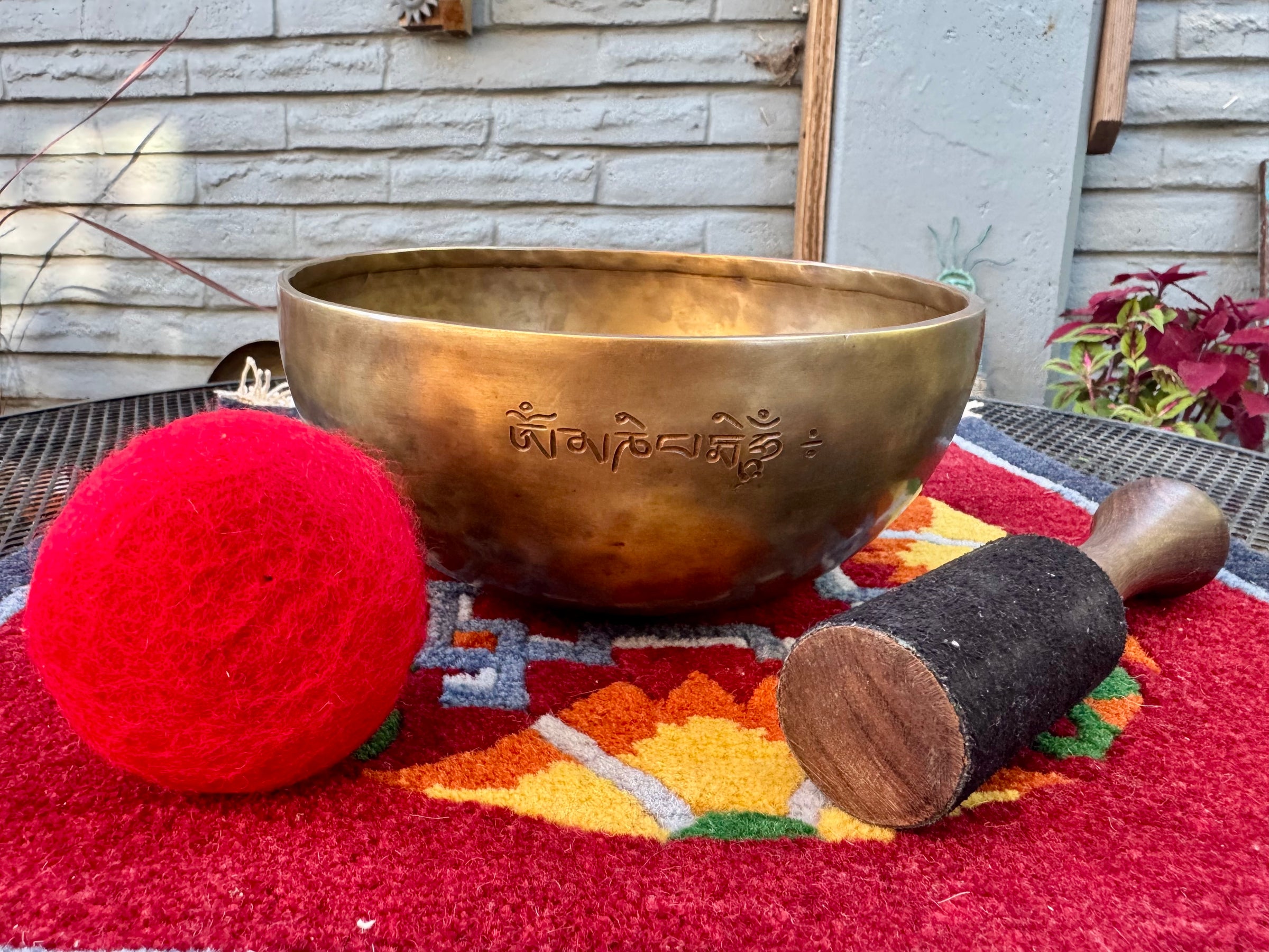 Full Moon Nepalese Singing Bowl in F/C — WePlayWellTogether